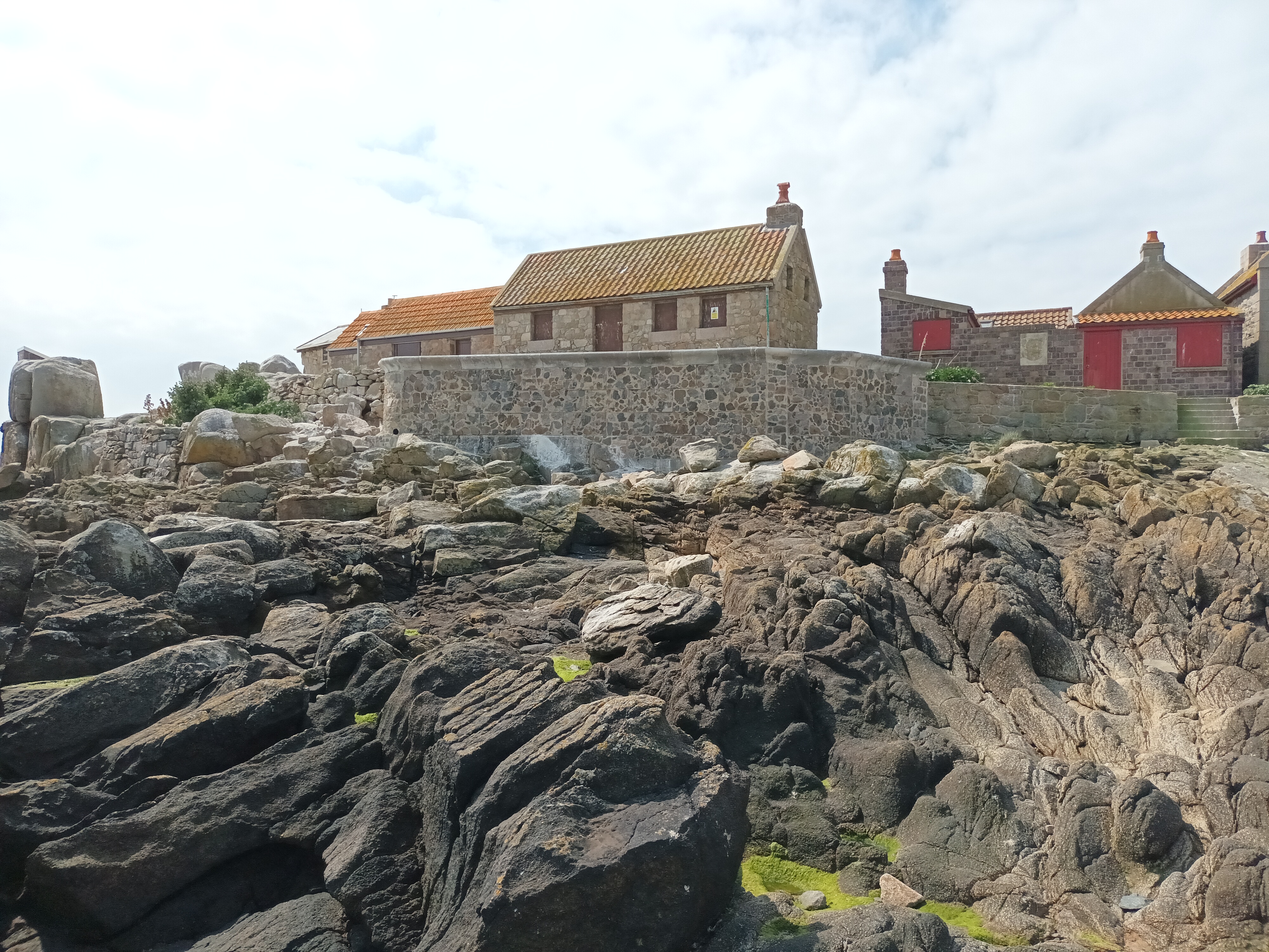 Minquiers Sea Wall Defence - Jersey | Geomarine